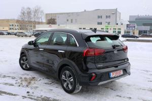 Melns Kia Niro 2020 Alīta, ar dzinēja tilpumu 1.60 L un nobraukumu 179 tūkst. km par 12900 €, foto 3 vietnē AUTOMOTO.COM.LV