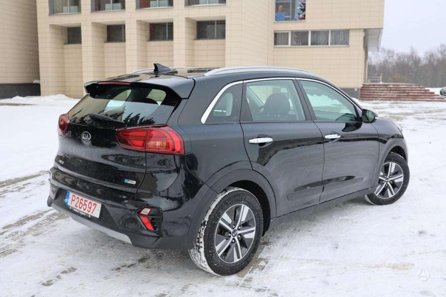 Melns Kia Niro 2020 Alīta, ar dzinēja tilpumu 1.60 L un nobraukumu 179 tūkst. km par 12900 €, foto 4 vietnē AUTOMOTO.COM.LV