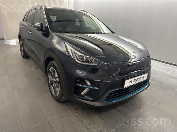 Black Kia Niro 2020 in Riga, with an engine capacity of 0.00 L and mileage of 118 thousand km for 22990 €, photo 2 on AUTOMOTO.COM.LV