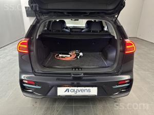 Melns Kia Niro 2020 Rīga, ar dzinēja tilpumu 0.00 L un nobraukumu 118 tūkst. km par 22990 €, foto 4 vietnē AUTOMOTO.COM.LV