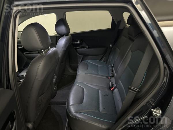 Black Kia Niro 2020 in Riga, with an engine capacity of 0.00 L and mileage of 118 thousand km for 22990 €, photo 10 on AUTOMOTO.COM.LV
