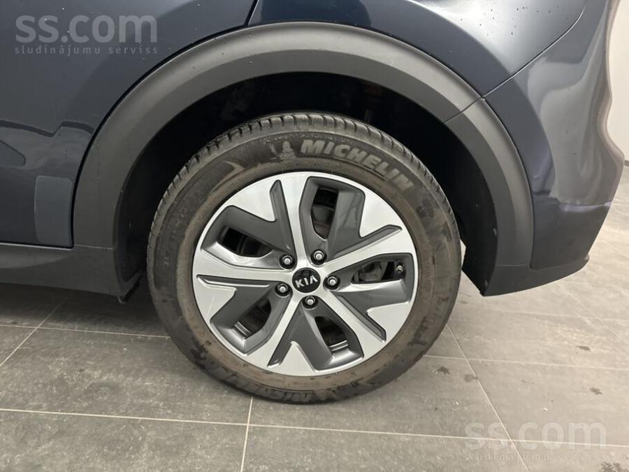 Melns Kia Niro 2020 Rīga, ar dzinēja tilpumu 0.00 L un nobraukumu 118 tūkst. km par 22990 €, foto 12 vietnē AUTOMOTO.COM.LV