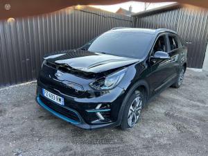 Black Kia Niro 2021 in Kaunas, with an engine capacity of 0.00 L and mileage of 100 thousand km for 5700 €, photo 2 on AUTOMOTO.COM.LV