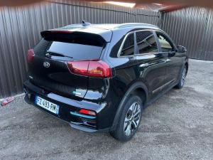 Black Kia Niro 2021 in Kaunas, with an engine capacity of 0.00 L and mileage of 100 thousand km for 5700 €, photo 6 on AUTOMOTO.COM.LV