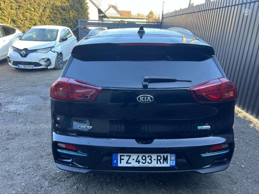 Black Kia Niro 2021 in Kaunas, with an engine capacity of 0.00 L and mileage of 100 thousand km for 5700 €, photo 7 on AUTOMOTO.COM.LV