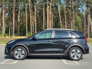 Melns Kia Niro 2021 Rīga, ar dzinēja tilpumu 1.60 L un nobraukumu 105 tūkst. km par 22500 €, foto 3 vietnē AUTOMOTO.COM.LV