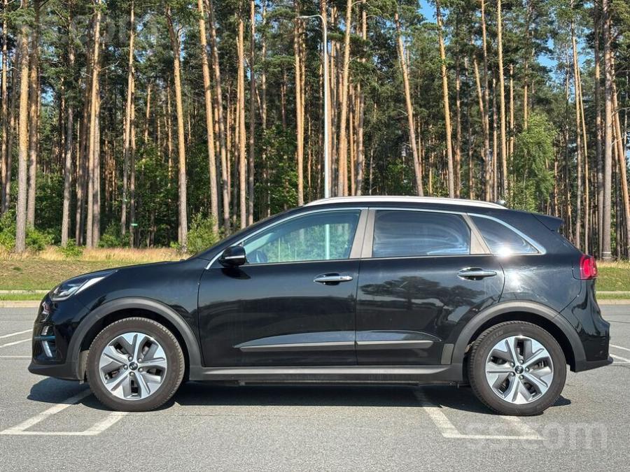 Melns Kia Niro 2021 Rīga, ar dzinēja tilpumu 1.60 L un nobraukumu 105 tūkst. km par 22500 €, foto 3 vietnē AUTOMOTO.COM.LV