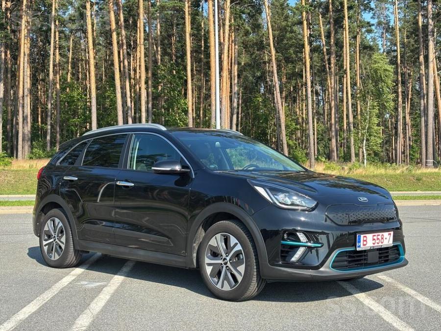 Melns Kia Niro 2021 Rīga, ar dzinēja tilpumu 1.60 L un nobraukumu 105 tūkst. km par 22500 €, foto 4 vietnē AUTOMOTO.COM.LV