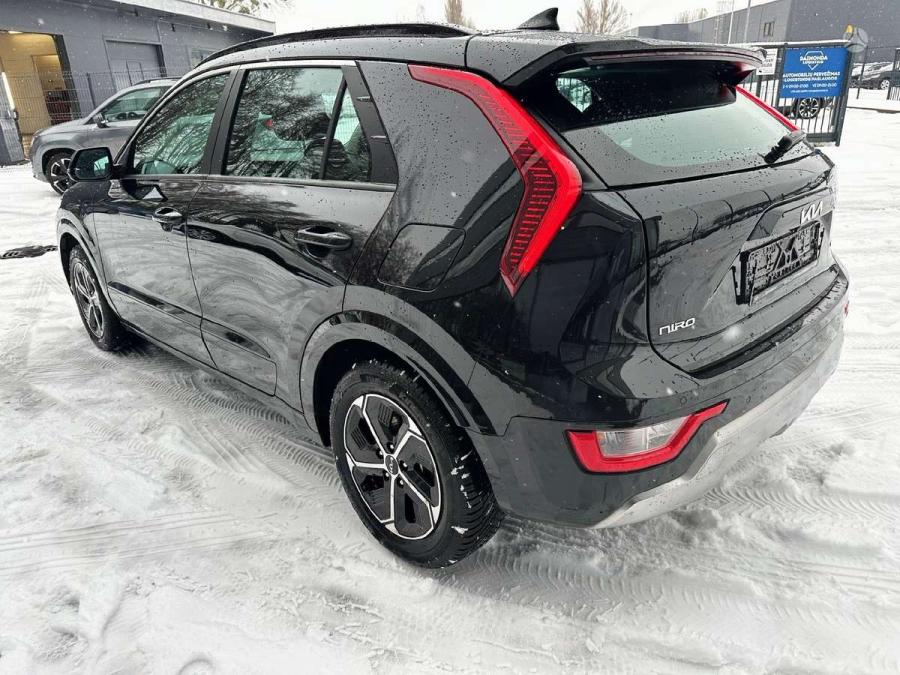 Black Kia Niro 2022 in Kaunas, with an engine capacity of 1.59 L and mileage of 191 thousand km for 17200 €, photo 5 on AUTOMOTO.COM.LV
