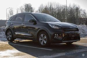 Melns Kia Niro 2022 Kauņa, ar dzinēja tilpumu 1.58 L un nobraukumu 128 tūkst. km par 19500 €, foto 3 vietnē AUTOMOTO.COM.LV