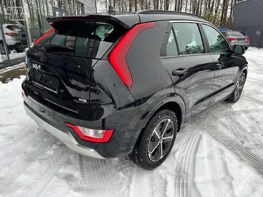 Melns Kia Niro 2022 Kauņa, ar dzinēja tilpumu 1.60 L un nobraukumu 191 tūkst. km par 16900 €, foto 4 vietnē AUTOMOTO.COM.LV