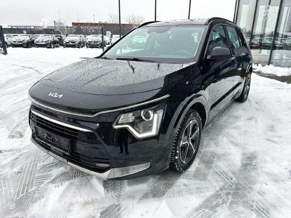 Black Kia Niro 2022 in Kaunas, with an engine capacity of 1.59 L and mileage of 191 thousand km for 16900 €, photo 1 on AUTOMOTO.COM.LV
