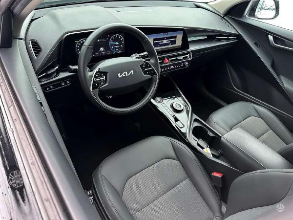 Black Kia Niro 2022 in Kaunas, with an engine capacity of 1.59 L and mileage of 191 thousand km for 16900 €, photo 7 on AUTOMOTO.COM.LV