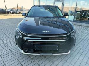 Black Kia Niro 2022 in Kaunas, with an engine capacity of 1.60 L and mileage of 156 thousand km for 18900 €, photo 2 on AUTOMOTO.COM.LV