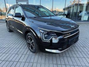 Black Kia Niro 2022 in Kaunas, with an engine capacity of 1.60 L and mileage of 156 thousand km for 18900 €, photo 3 on AUTOMOTO.COM.LV