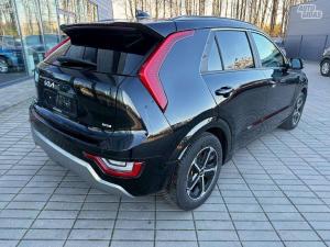 Black Kia Niro 2022 in Kaunas, with an engine capacity of 1.60 L and mileage of 156 thousand km for 18900 €, photo 4 on AUTOMOTO.COM.LV