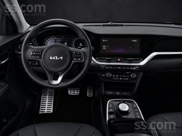 Black Kia Niro 2022 in Riga, with an engine capacity of 0.00 L and mileage of 101 thousand km for 23500 €, photo 2 on AUTOMOTO.COM.LV