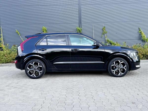 Black Kia Niro 2022 in Vilnius, with an engine capacity of 1.59 L and mileage of 168 thousand km for 19750 €, photo 5 on AUTOMOTO.COM.LV