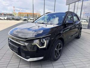 Melns Kia Niro 2022 Kauņa, ar dzinēja tilpumu 1.59 L un nobraukumu 191 tūkst. km par 16700 €, foto  vietnē AUTOMOTO.COM.LV