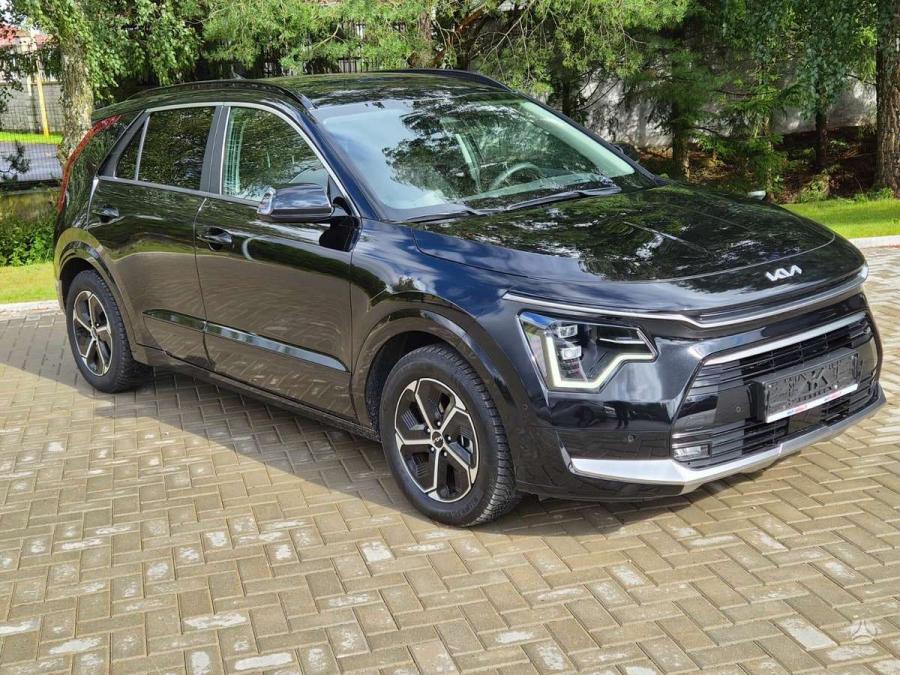 Melns Kia Niro 2023 Kauņa, ar dzinēja tilpumu 1.58 L un nobraukumu 6 tūkst. km par 24999 €, foto 3 vietnē AUTOMOTO.COM.LV