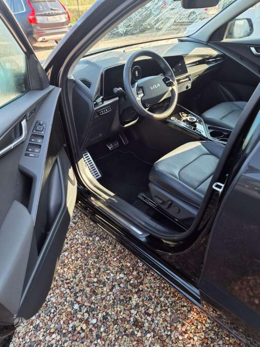 Melns Kia Niro 2023 Kauņa, ar dzinēja tilpumu 1.58 L un nobraukumu 6 tūkst. km par 24999 €, foto 29 vietnē AUTOMOTO.COM.LV