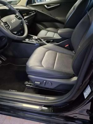 Melns Kia Niro 2023 Kauņa, ar dzinēja tilpumu 1.58 L un nobraukumu 6 tūkst. km par 24999 €, foto 32 vietnē AUTOMOTO.COM.LV