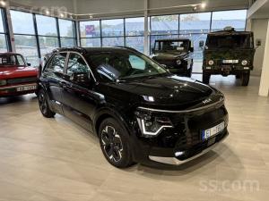 Black Kia Niro 2023 in Dobele, with an engine capacity of 0.00 L and mileage of 69 thousand km for 28950 €, photo  on AUTOMOTO.COM.LV