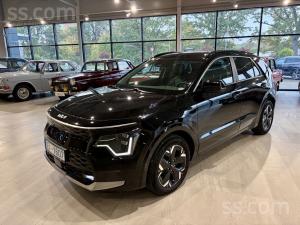 Black Kia Niro 2023 in Dobele, with an engine capacity of 0.00 L and mileage of 69 thousand km for 28950 €, photo 8 on AUTOMOTO.COM.LV