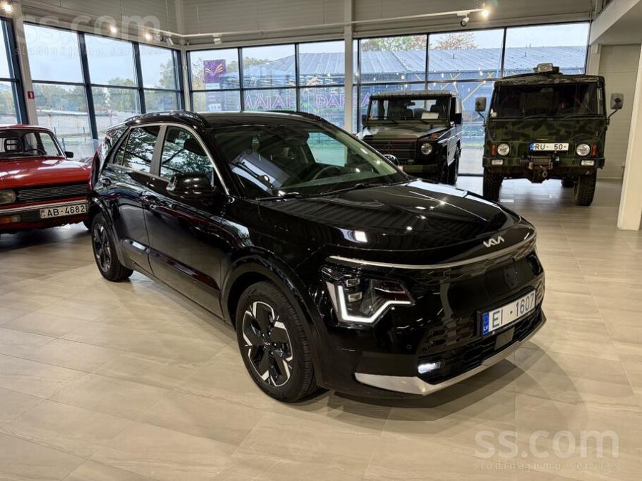 Черный Киа Niro 2023 в Добеле, объемом двигателя 0.00 л и пробегом 69 тыс. км за 28950 €, фото 1 на AUTOMOTO.COM.LV