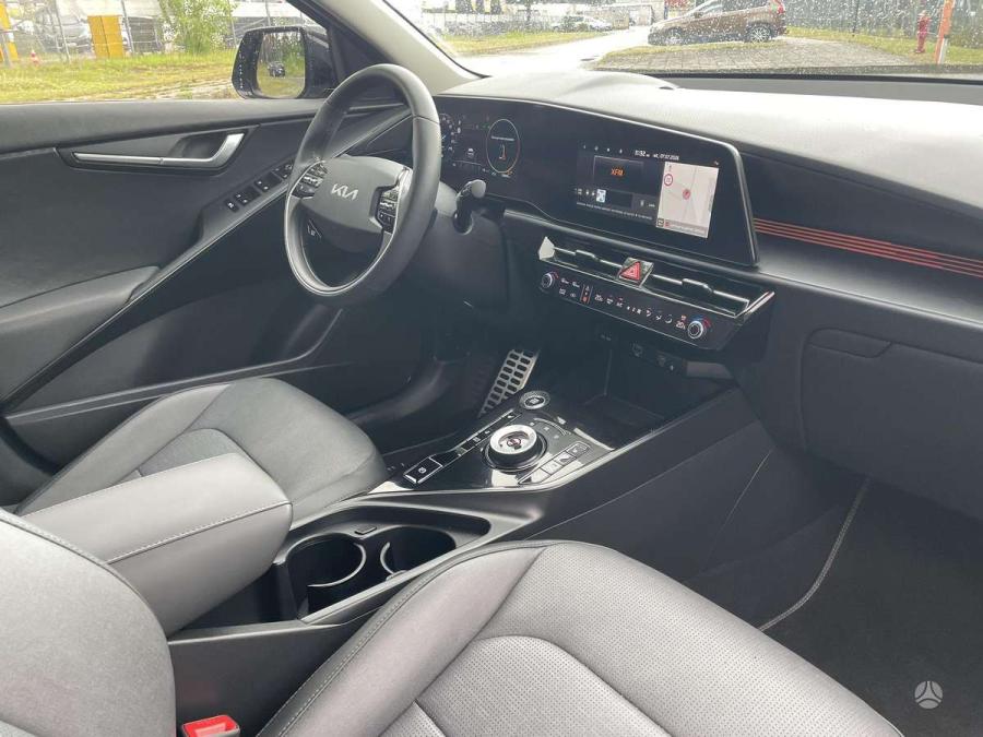 Melns Kia Niro 2025 Viļņa, ar dzinēja tilpumu 1.60 L un nobraukumu 25 tūkst. km par 23500 €, foto 27 vietnē AUTOMOTO.COM.LV