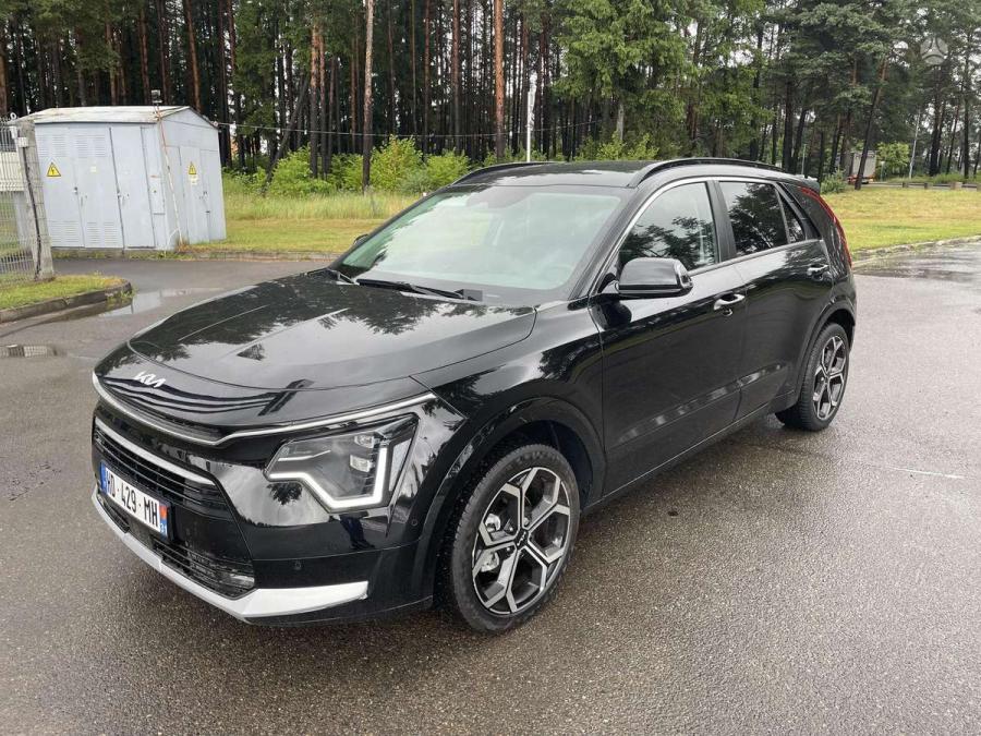 Melns Kia Niro 2025 Viļņa, ar dzinēja tilpumu 1.60 L un nobraukumu 25 tūkst. km par 22500 €, foto 1 vietnē AUTOMOTO.COM.LV
