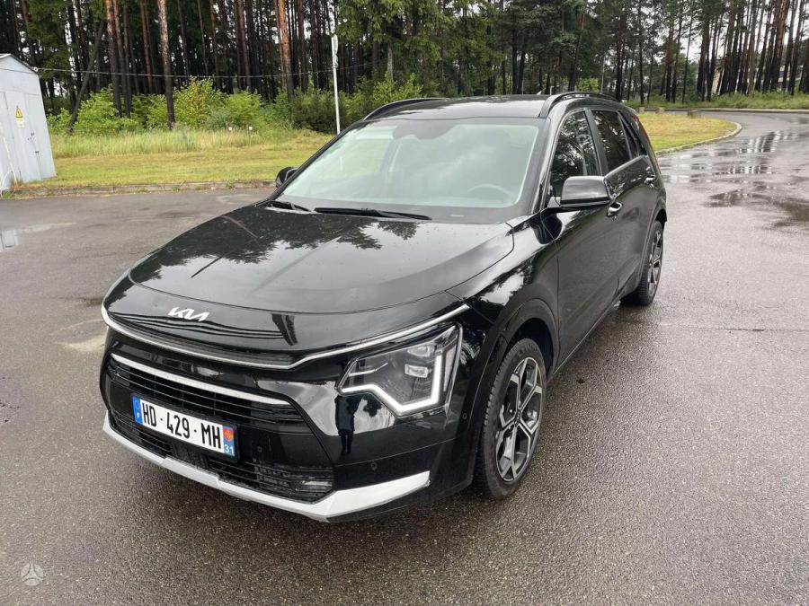 Melns Kia Niro 2025 Viļņa, ar dzinēja tilpumu 1.60 L un nobraukumu 25 tūkst. km par 22500 €, foto 3 vietnē AUTOMOTO.COM.LV