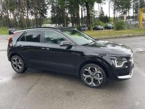 Melns Kia Niro 2025 Viļņa, ar dzinēja tilpumu 1.60 L un nobraukumu 25 tūkst. km par 22500 €, foto 6 vietnē AUTOMOTO.COM.LV