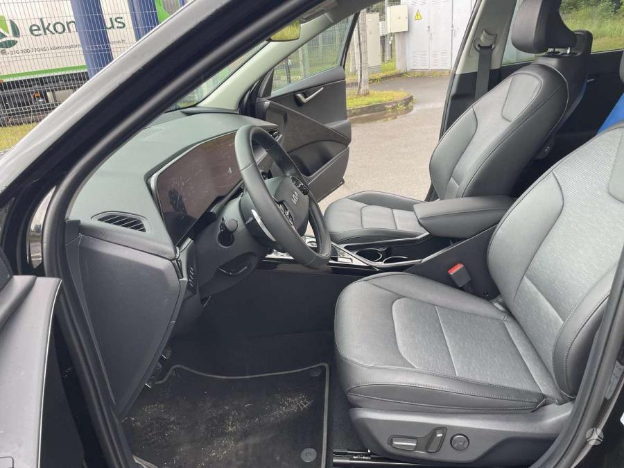 Melns Kia Niro 2025 Viļņa, ar dzinēja tilpumu 1.60 L un nobraukumu 25 tūkst. km par 22500 €, foto 25 vietnē AUTOMOTO.COM.LV
