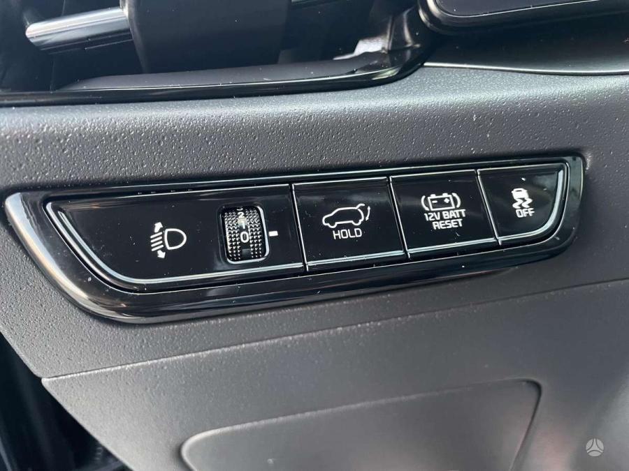 Melns Kia Niro 2025 Viļņa, ar dzinēja tilpumu 1.60 L un nobraukumu 25 tūkst. km par 22500 €, foto 34 vietnē AUTOMOTO.COM.LV