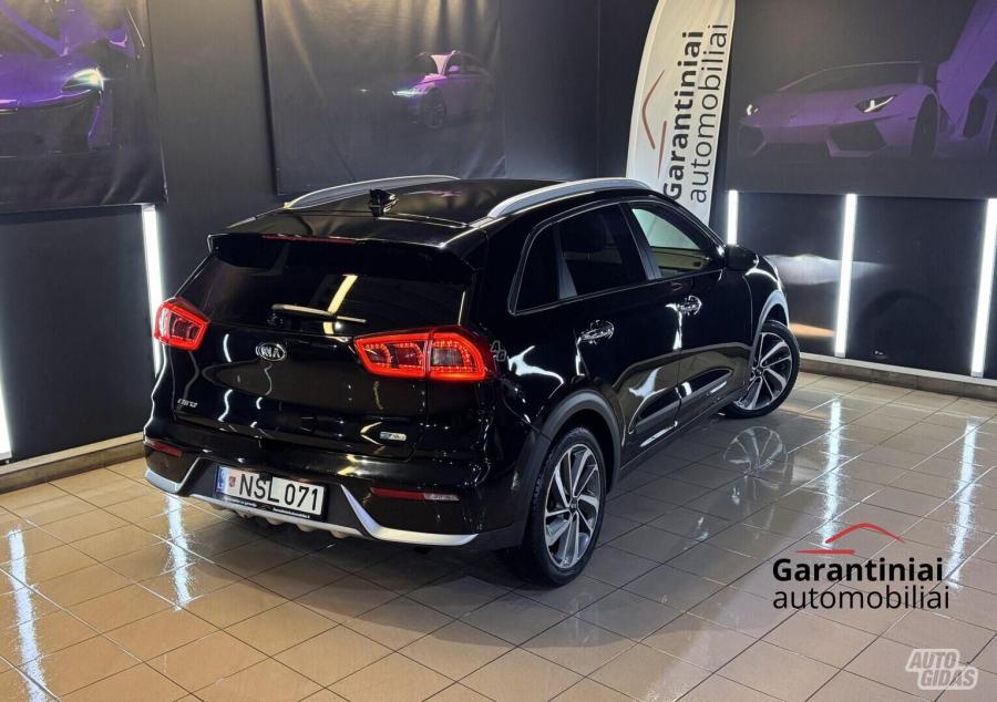 Black Kia Niro 2018 in Avizieniai, with an engine capacity of 1.60 L and mileage of 123 thousand km for 11950 €, photo 2 on AUTOMOTO.COM.LV