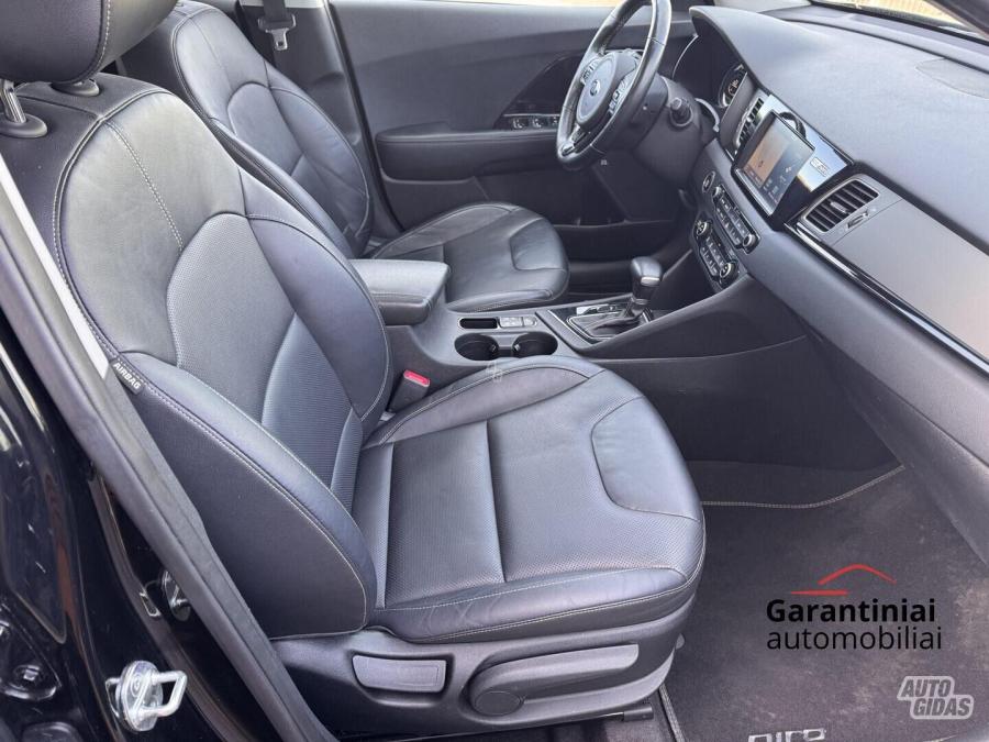 Black Kia Niro 2018 in Avizieniai, with an engine capacity of 1.60 L and mileage of 123 thousand km for 11950 €, photo 9 on AUTOMOTO.COM.LV