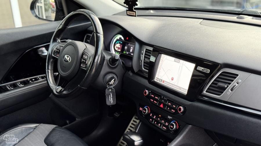 Melns Kia Niro 2018 Radviliškis, ar dzinēja tilpumu 1.60 L un nobraukumu 238 tūkst. km par 10650 €, foto 18 vietnē AUTOMOTO.COM.LV