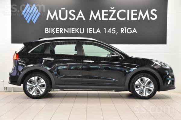 Черный Киа Niro 2022 в Рига, объемом двигателя 0.00 л и пробегом 19 тыс. км за 23990 €, фото 4 на AUTOMOTO.COM.LV