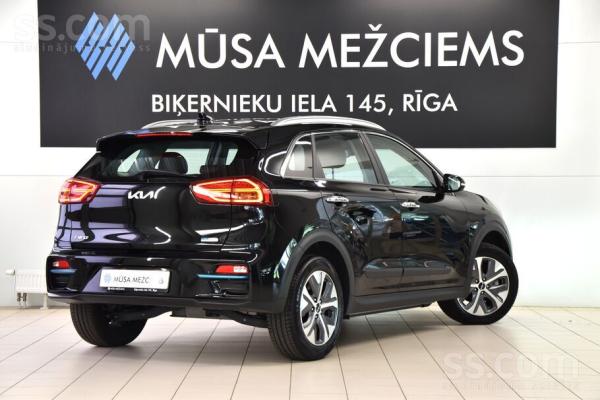 Черный Киа Niro 2022 в Рига, объемом двигателя 0.00 л и пробегом 19 тыс. км за 23990 €, фото 6 на AUTOMOTO.COM.LV