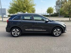 Melns Kia Niro 2022 Rīga, ar dzinēja tilpumu 0.00 L un nobraukumu 121 tūkst. km par 20500 €, foto 5 vietnē AUTOMOTO.COM.LV