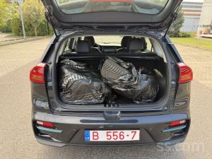 Melns Kia Niro 2022 Rīga, ar dzinēja tilpumu 0.00 L un nobraukumu 121 tūkst. km par 20500 €, foto 10 vietnē AUTOMOTO.COM.LV