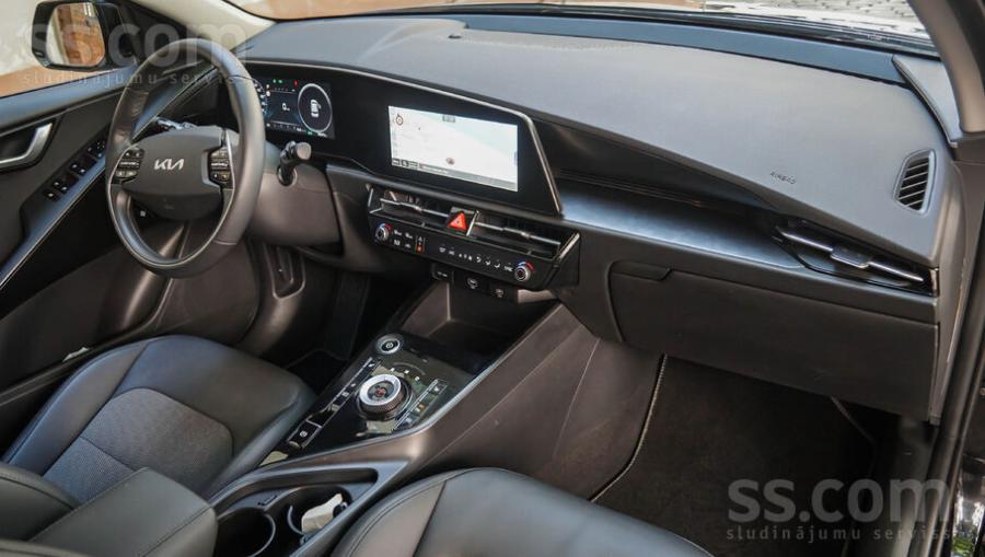 Melns Kia Niro 2023 Rīga, ar dzinēja tilpumu 1.60 L un nobraukumu 45 tūkst. km par 26950 €, foto 12 vietnē AUTOMOTO.COM.LV