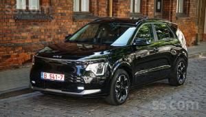 Черный Киа Niro 2023 в Рига, объемом двигателя 1.60 л и пробегом 45 тыс. км за 26950 €, фото  на AUTOMOTO.COM.LV