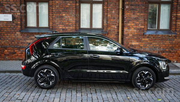 Melns Kia Niro 2023 Rīga, ar dzinēja tilpumu 1.60 L un nobraukumu 45 tūkst. km par 26950 €, foto 5 vietnē AUTOMOTO.COM.LV
