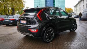 Black Kia Niro 2023 in Riga, with an engine capacity of 0.00 L and mileage of 108 thousand km for 26450 €, photo 7 on AUTOMOTO.COM.LV