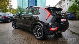Black Kia Niro 2023 in Riga, with an engine capacity of 0.00 L and mileage of 108 thousand km for 26450 €, photo 9 on AUTOMOTO.COM.LV