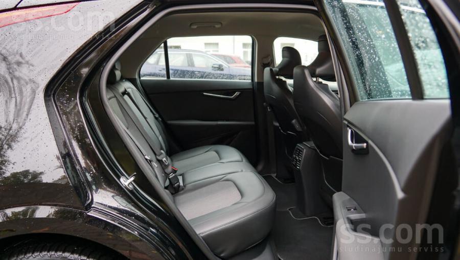 Black Kia Niro 2023 in Riga, with an engine capacity of 0.00 L and mileage of 108 thousand km for 26450 €, photo 12 on AUTOMOTO.COM.LV