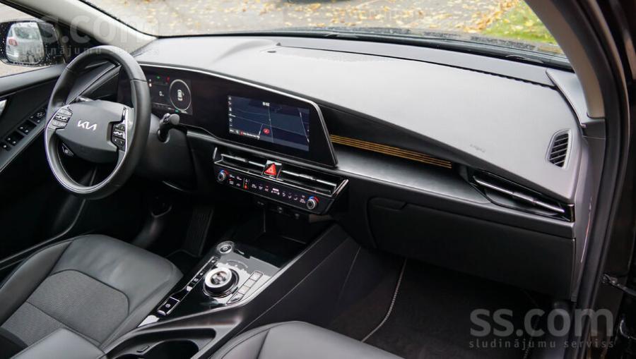 Black Kia Niro 2023 in Riga, with an engine capacity of 0.00 L and mileage of 108 thousand km for 26450 €, photo 14 on AUTOMOTO.COM.LV