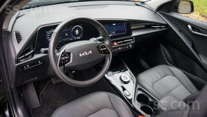 Black Kia Niro 2023 in Riga, with an engine capacity of 0.00 L and mileage of 108 thousand km for 26450 €, photo 16 on AUTOMOTO.COM.LV